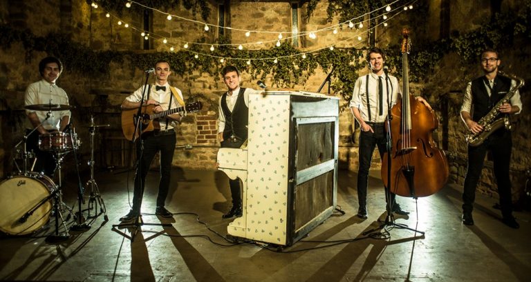 Six Tips to Help you when Hiring a Wedding Band - Triple M Music - Tips ...